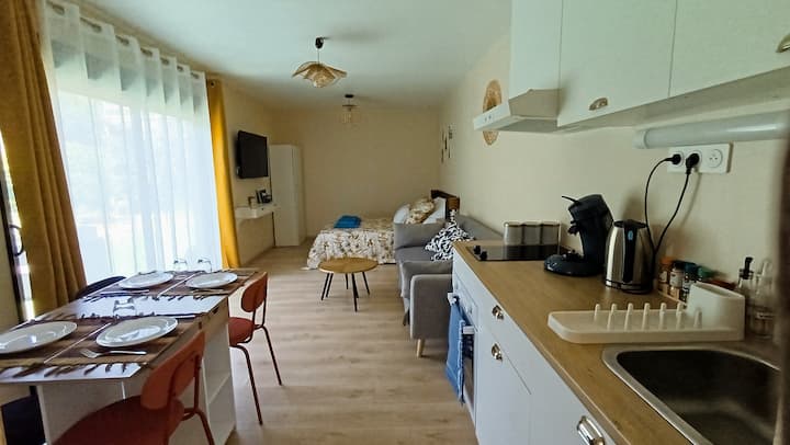 Studio Climatisé, Terrasse & Netflix-10 Min Cassis - Carnoux-en-Provence