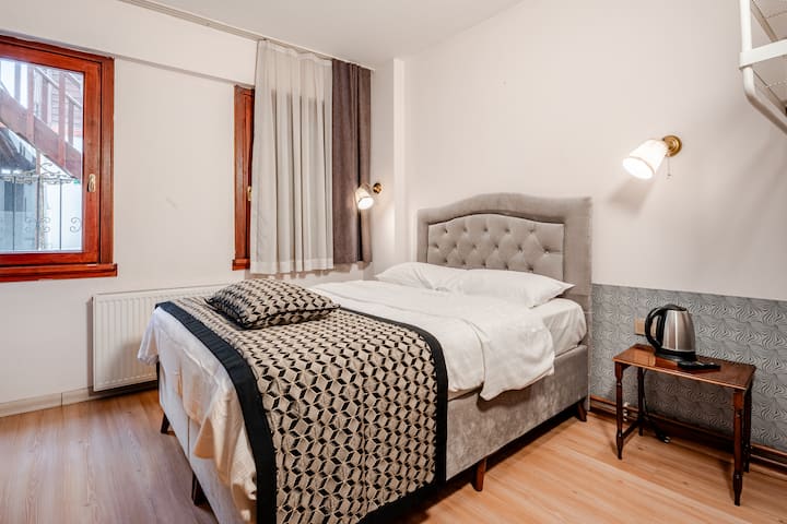 Bottom Floor Suite + 32" Tv {Wifi 1000 Mbps} - Стамбул