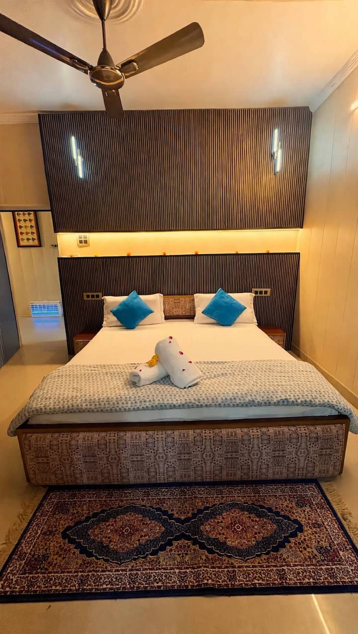 Zm Homestay | 5 Mins To Taj | Aesthetic 2bhk Villa - Agra