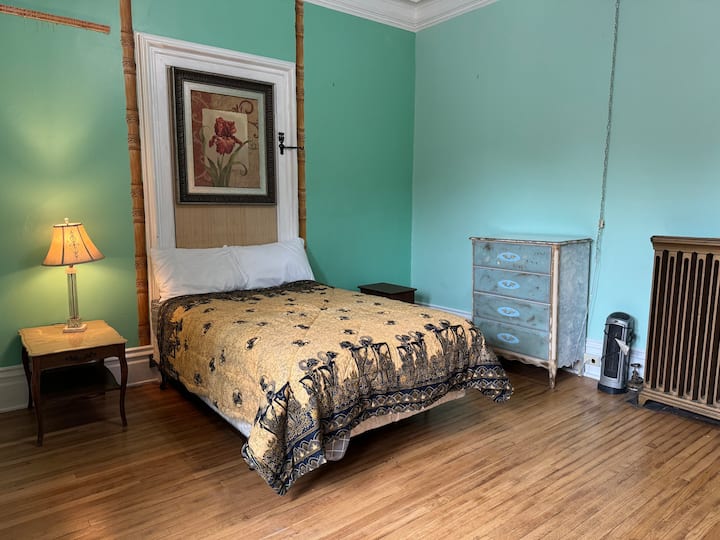 Spacious Room In Historic Home - Plattsburgh, NY
