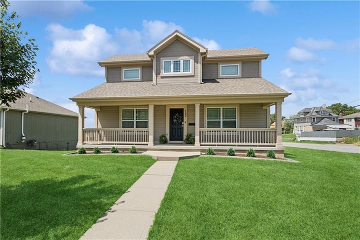 Strawberry Hill Retreat - Kansas City, KS