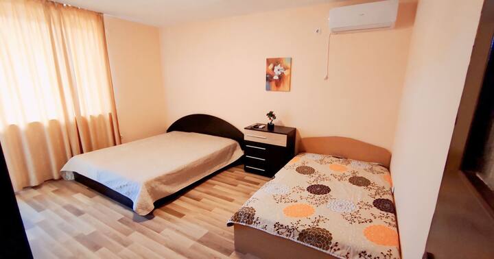 Четиристаен апартамент Сиракови - Chernomorets