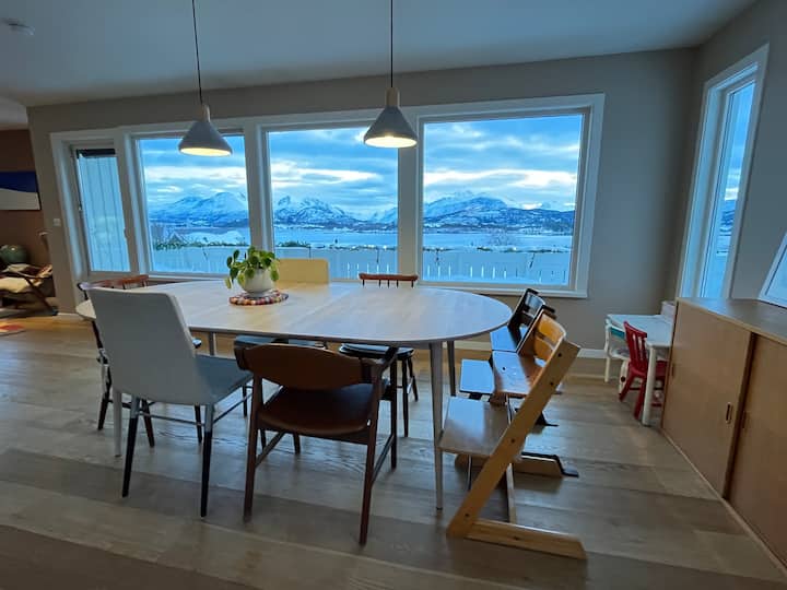 Familievennlig Villa Med Hage Og Utsikt - Alesund