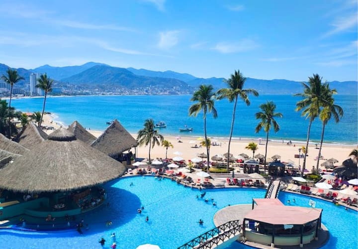 Oceanfront: Pool & Beach - Puerto Vallarta