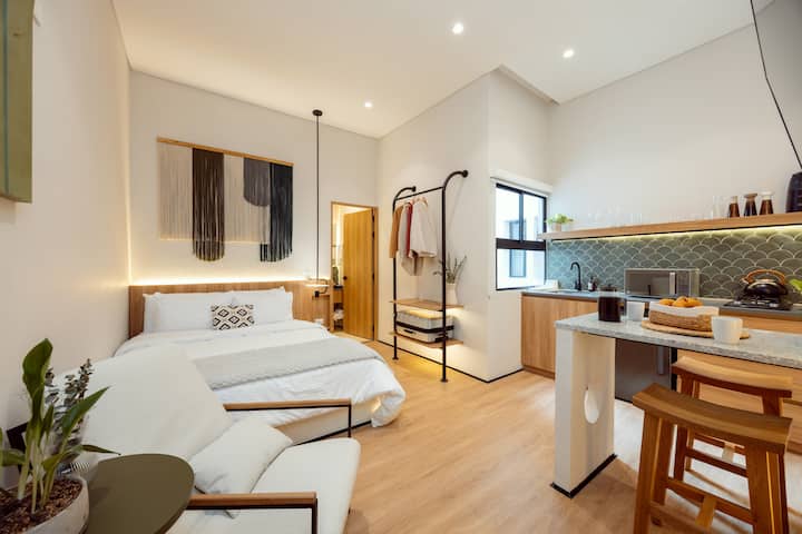 Luxury Boho Apartment - A/c - Kitchen- Fast Wi-fi - Medellín