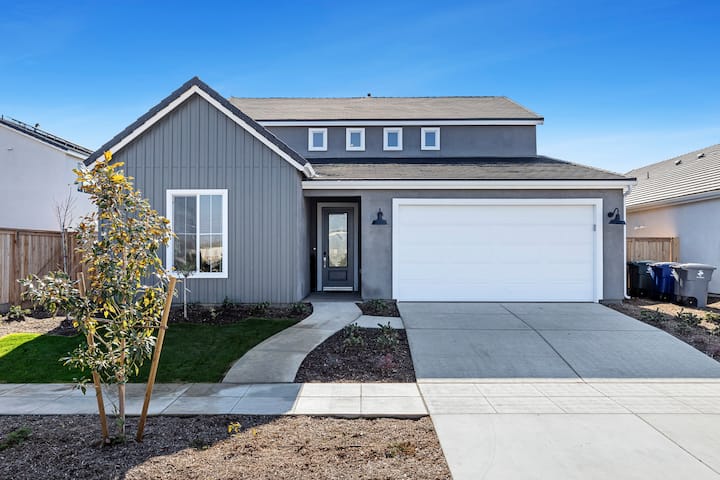 New Boho Chic Styled 5 Bd/4 Ba W/attached Studio - Clovis, CA