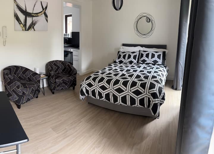 Newly Renovated Studio Apartment - Southampton