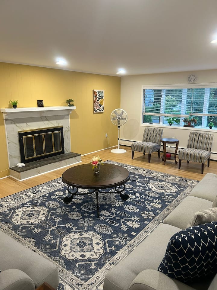 Modern Family Getaway Spacious 4br W/ Private Yard - Sleeping Giant State Park, Hamden