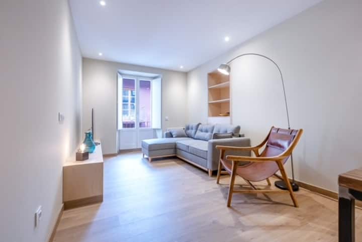 Ampli Apartament Al Carrer Major Amb Pàrking - Alp