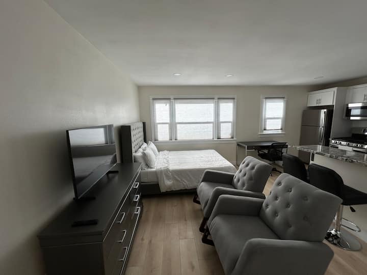 Small Beach Home Getaway - Huntington Beach, CA