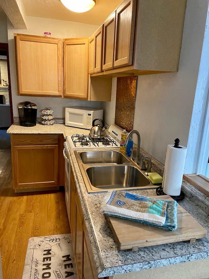 Clear Pond Pet Friendly Inn - Myles Standish State Forest, Carver