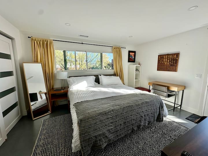 Elegant Poway Master Suite: Close To Freeway - Poway, CA