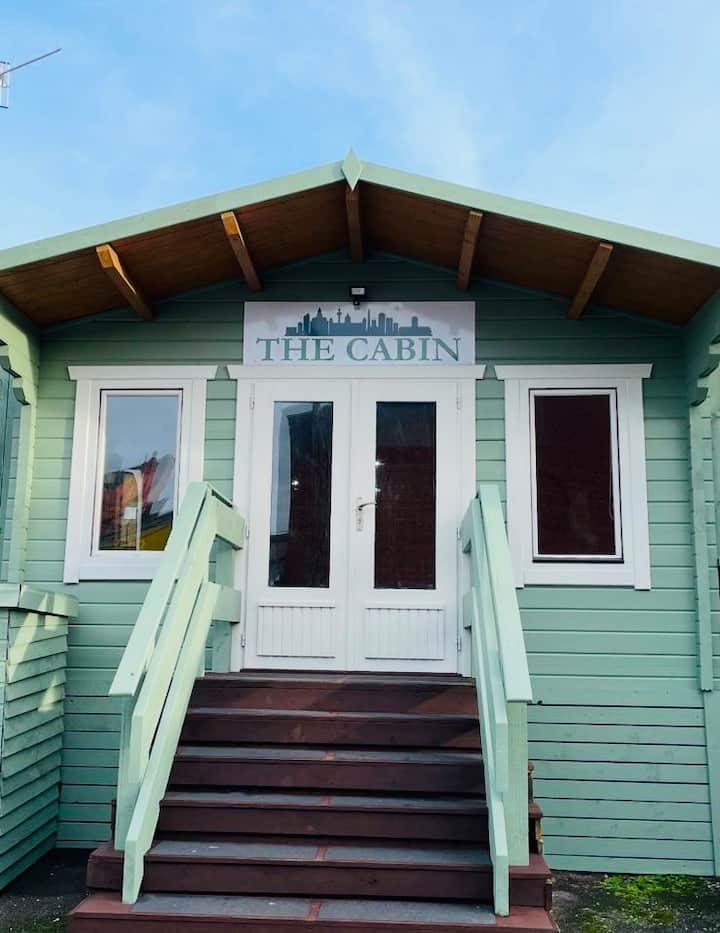 The Cabin | Cains Brewery Village - Free Parking - Liverpool