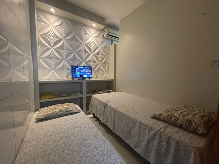109b, Apto Quádruplo Com Ar, Cozinha, Wi-fi,sobral - Sobral