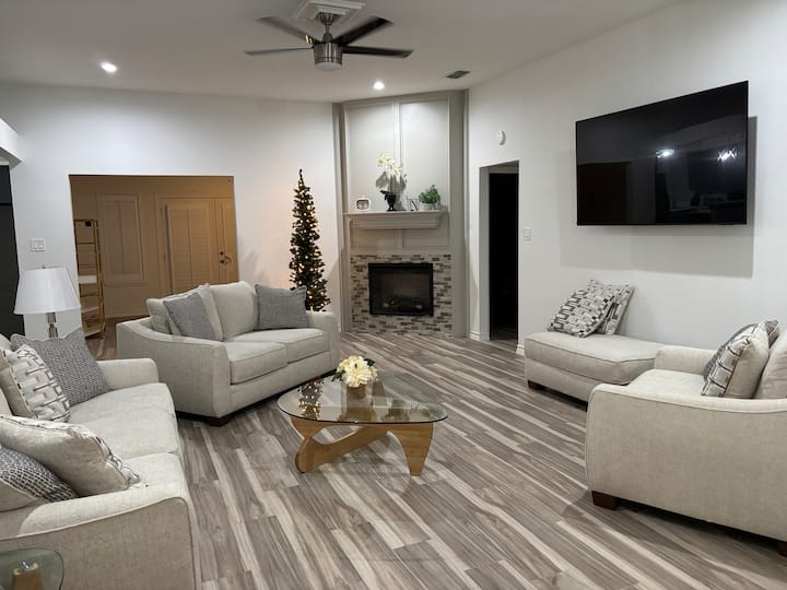 Spacious 3/2 Home Retreat With Outdoor Amenities - 매캘런