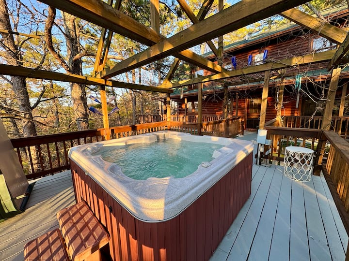 Sleeps 14, 5 Mins To Downtown - Eureka Springs, AR