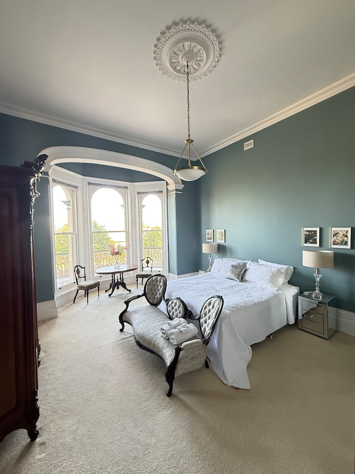 Grand Salon Suite 1894 Mansion - Parkes