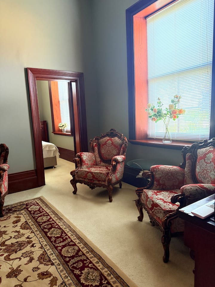 Grand Salon Suite- The Buchanan 1894 - Parkes