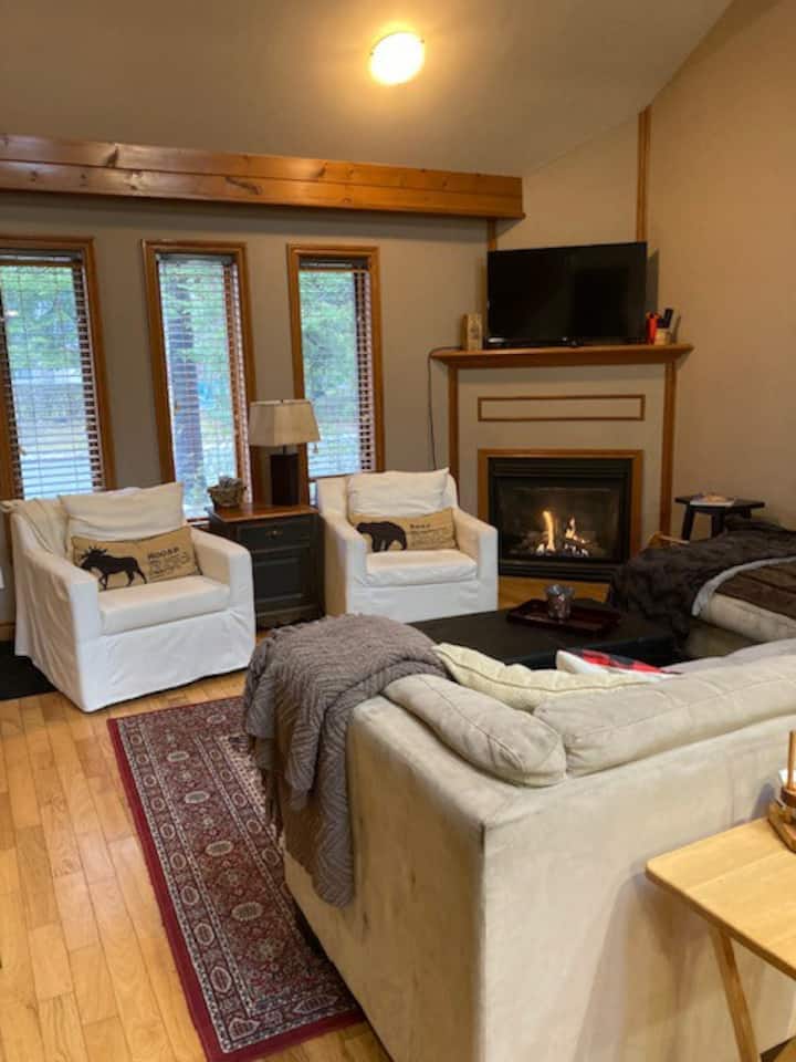 Cozy Beach Getaway - Wasaga Beach