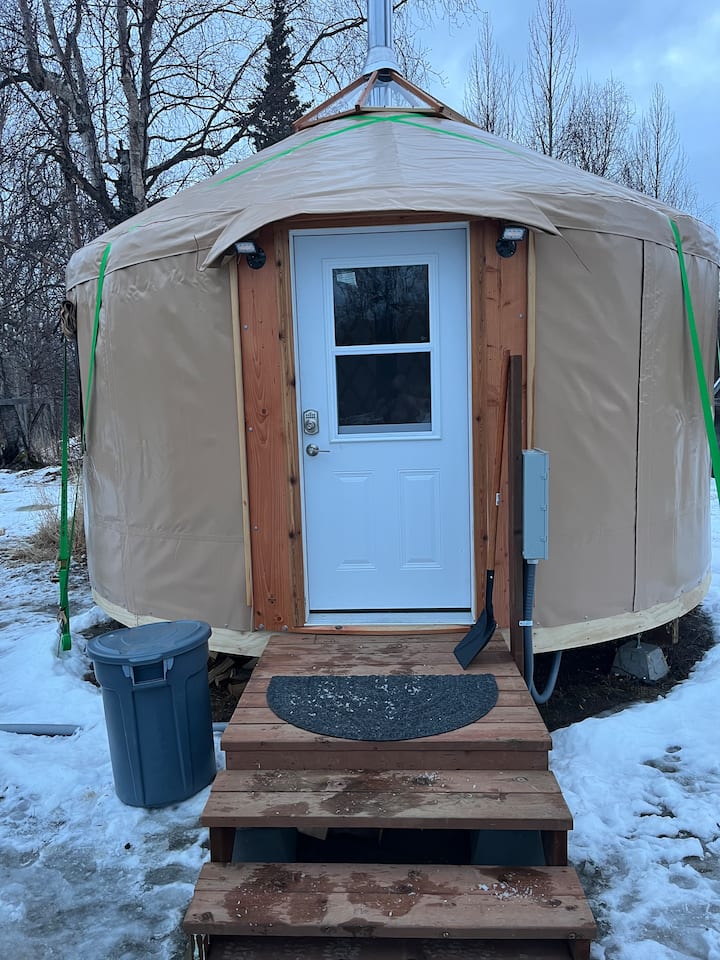 The Lazy Husky Yurt & Wellhouse - Palmer, AK