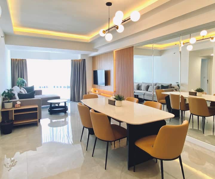 Panoramic Skyline View Apartment Above The Malls - Jakarta