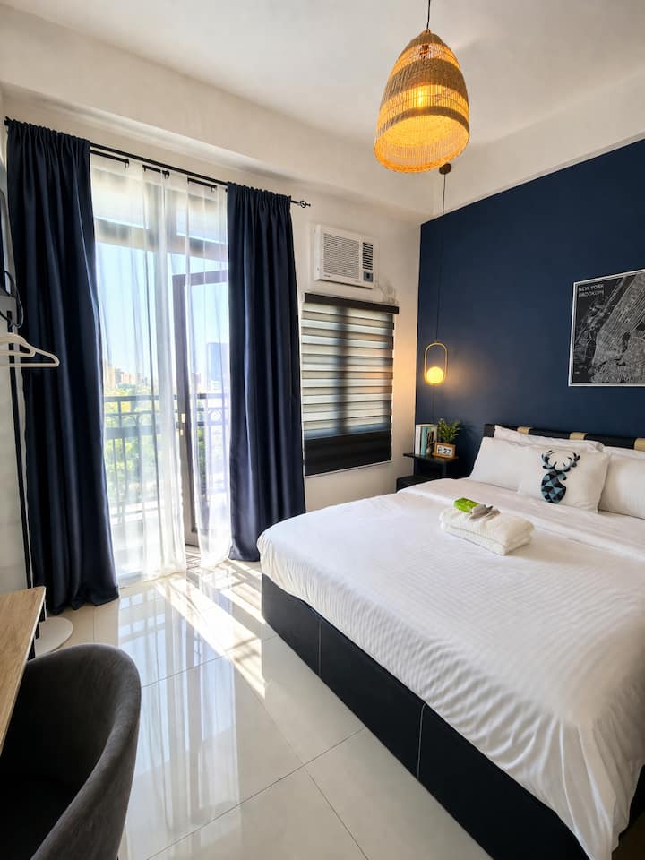 Rustic 1 Br | W/ Balcony And Pool Access - Manila