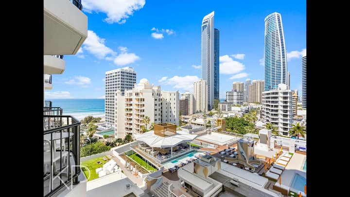 Beach Side, Surface Paradise, Ocean Views - Surfers Paradise