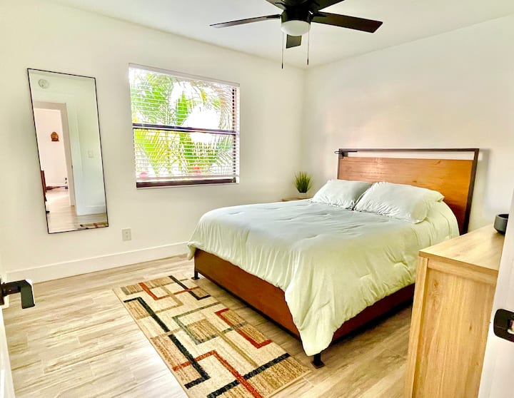 Clean, Comfy & Convenient. - West Palm Beach