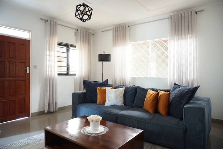 Clean & Cozy | Solar + Wifi | Riverside, Near Cbu - Zambia