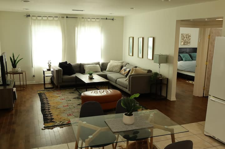 Bright & Spacious Hollywood Home - West Hollywood, CA