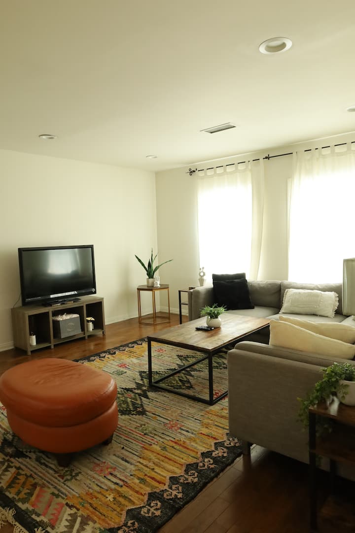 Bright & Spacious Hollywood Home - Beverly Hills, CA