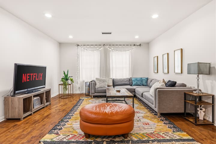 Bright & Spacious Hollywood Home - Beverly Hills, CA