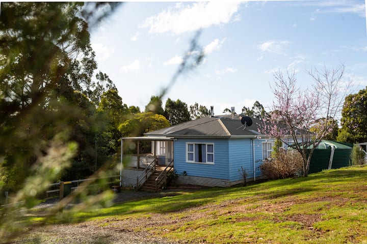Quiet Farm Stay- Private Escape W Mountain View - Sheffield