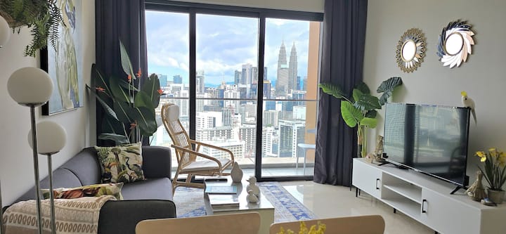 Bird Of Paradise 2br With Kl View & Gorgeous Pool - Kuala Lumpur