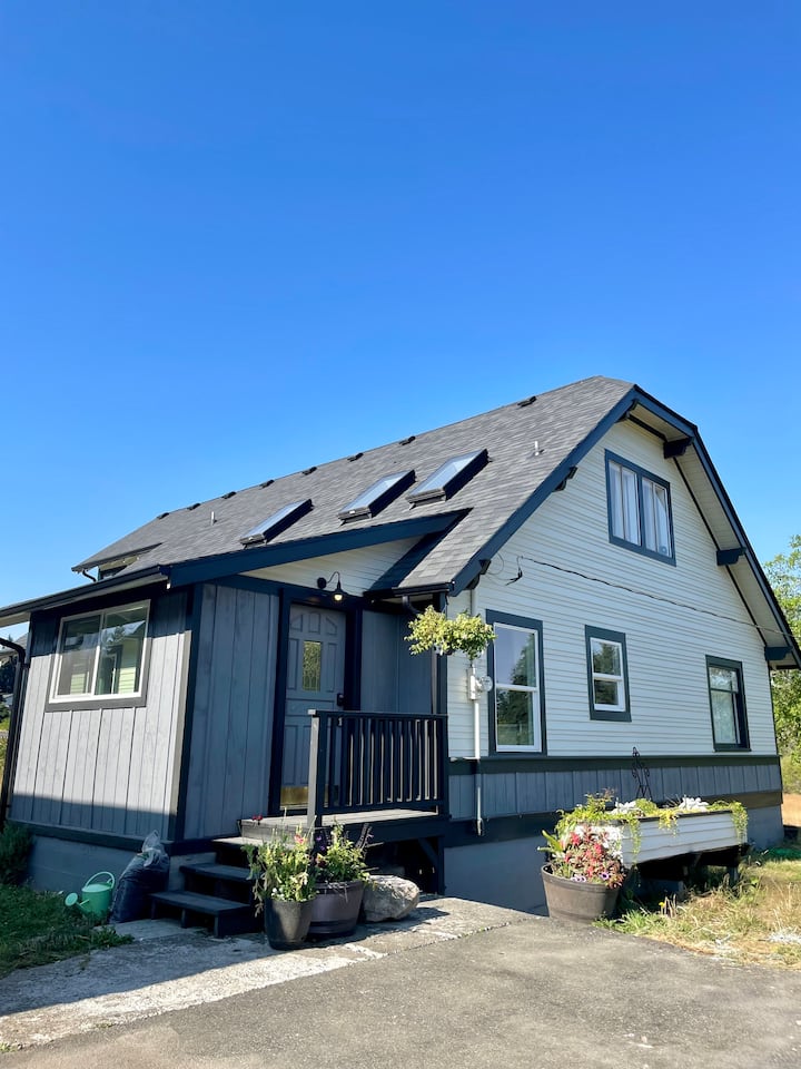 Stunning Mt. View Home On 6 Acres Furnished - Washington