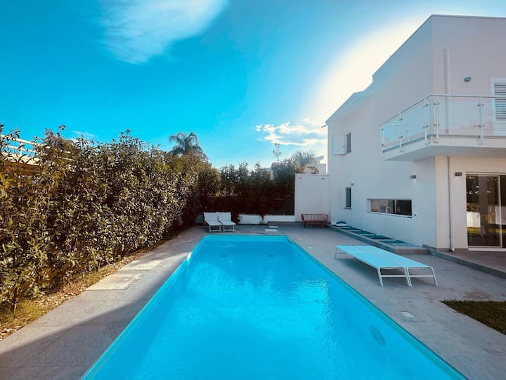 Villa Con Piscina-villa Leonardo A Mondello - Palermo