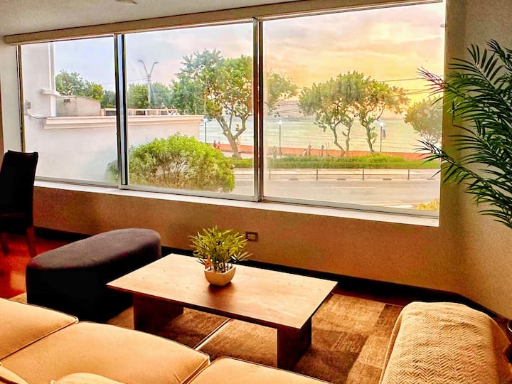 Miraflores Facing The Sea | Steps From Larcomar - Peru