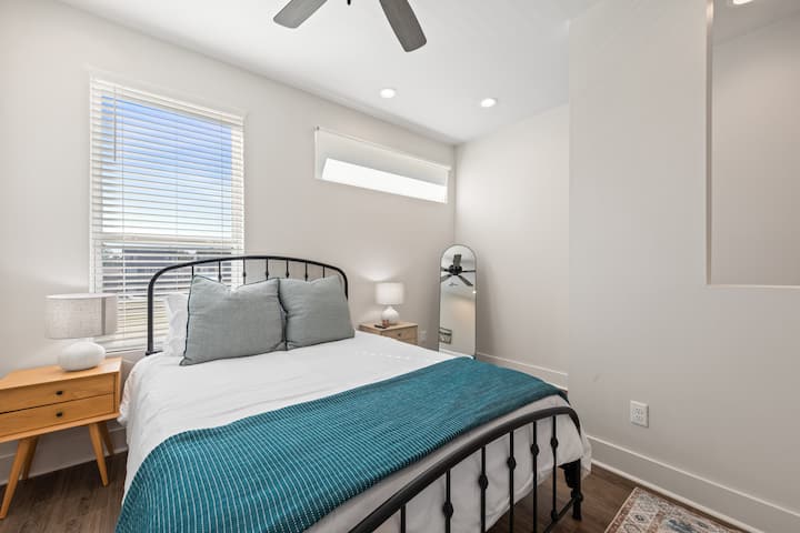 Swamp House•luxury Amenities•fast Wifi•65" Tv•cozy - Lafayette, LA