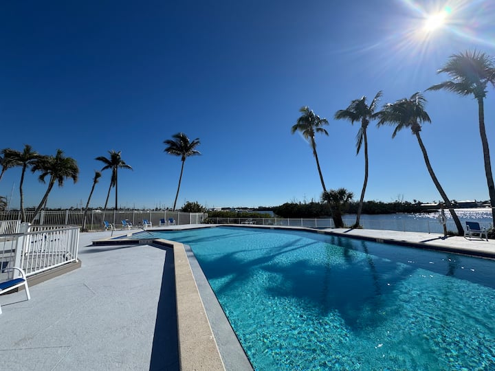 Waterfront Getaway - Fort Myers Beach, FL