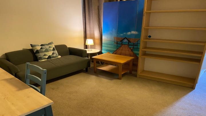 Share Nice Room With Other Girls - Gordon