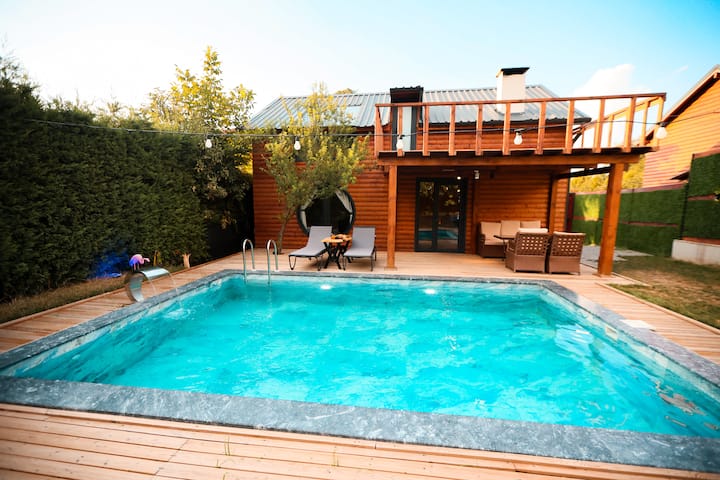 Eşsiz ıSıtmalı Havuzlu Bungalow - Kocaeli