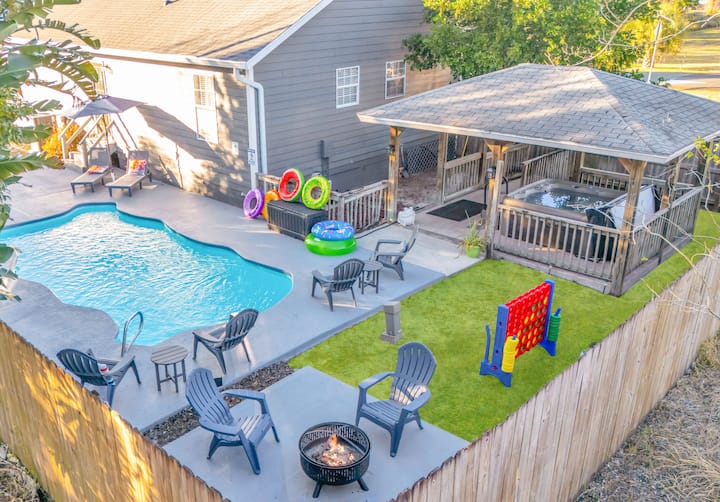 Pool~jacuzzi~space Center~ussa Fields~cruise Port - Cocoa, FL