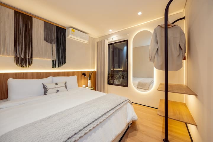 Luxury Boho Apartment - A/c - Kitchen- Fast Wi-fi - Medellin, Antioquia, Colombia