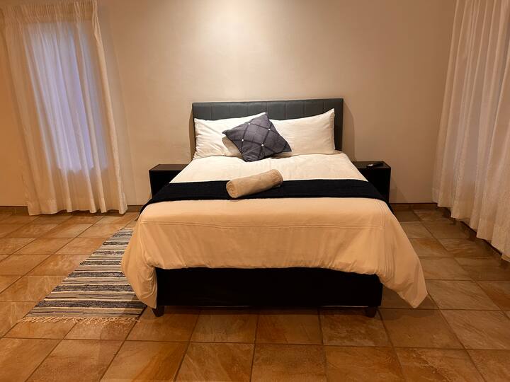 Feazy Guesthouse - Mooinooi