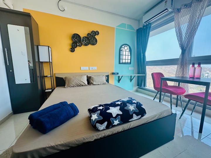 Couple Friendly Work-travel Stay - Pune