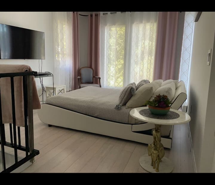 2-mini Bedrooms. - Greenwich, CT