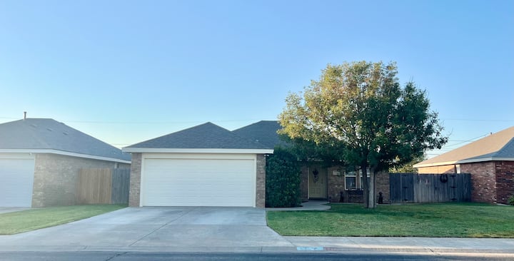 Cozy Midland Home (2 Bd 2 Bath 1 Office And More) - Midland, TX
