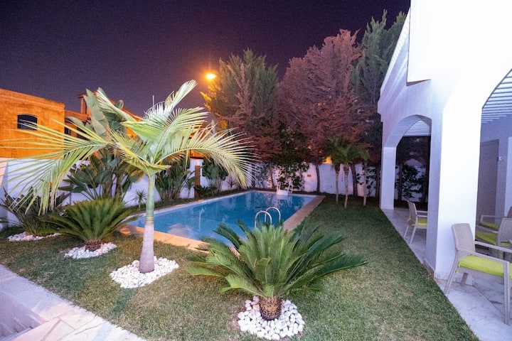 Spacious Villa With Pool - Tunis