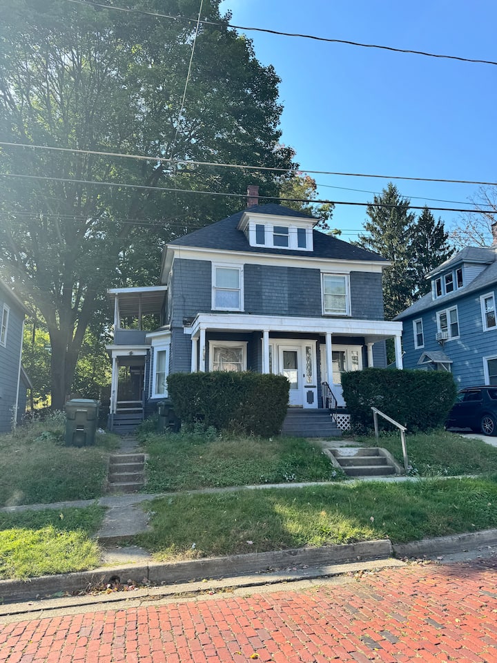 Spacious, Quiet Upstairs One Bedroom Apartment - Jamestown, NY