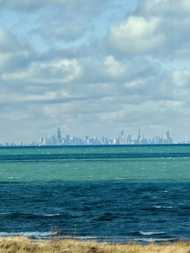 Luxury Lakefront Retreat W/ Chicago Skyline Views - Gary, IN